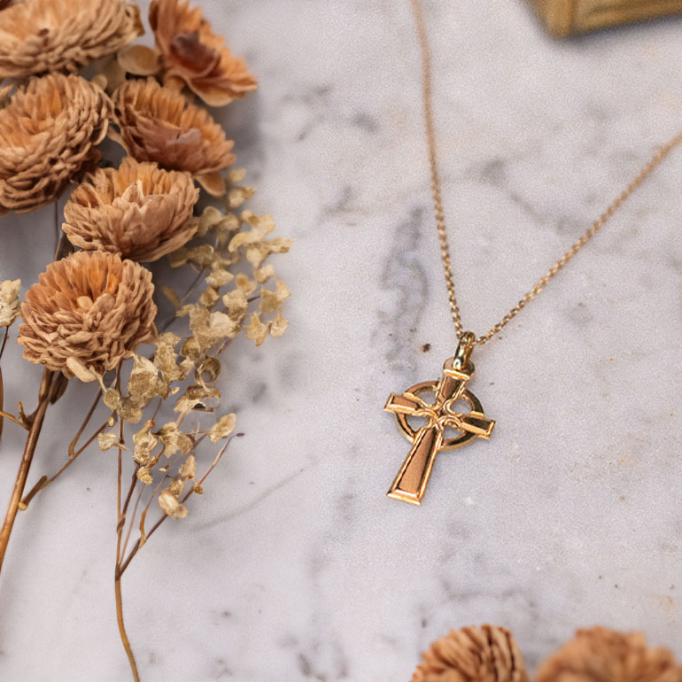 Découvrez la croix huguenote ou croix des protestants